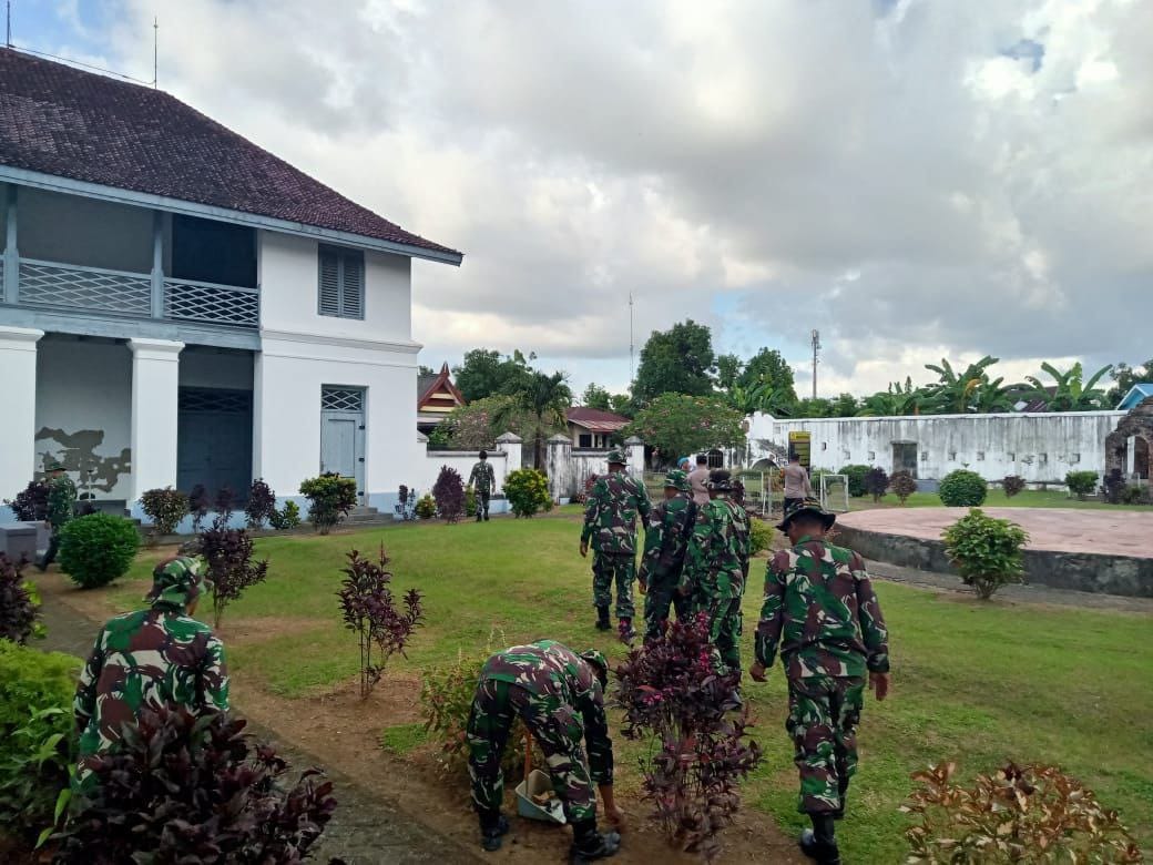 Memasuki Perayaan HUT Ke-79 RI, Kodim 1424/Sinjai Gelar Karya Bakti Pembersihan Situs Bersejarah ...
